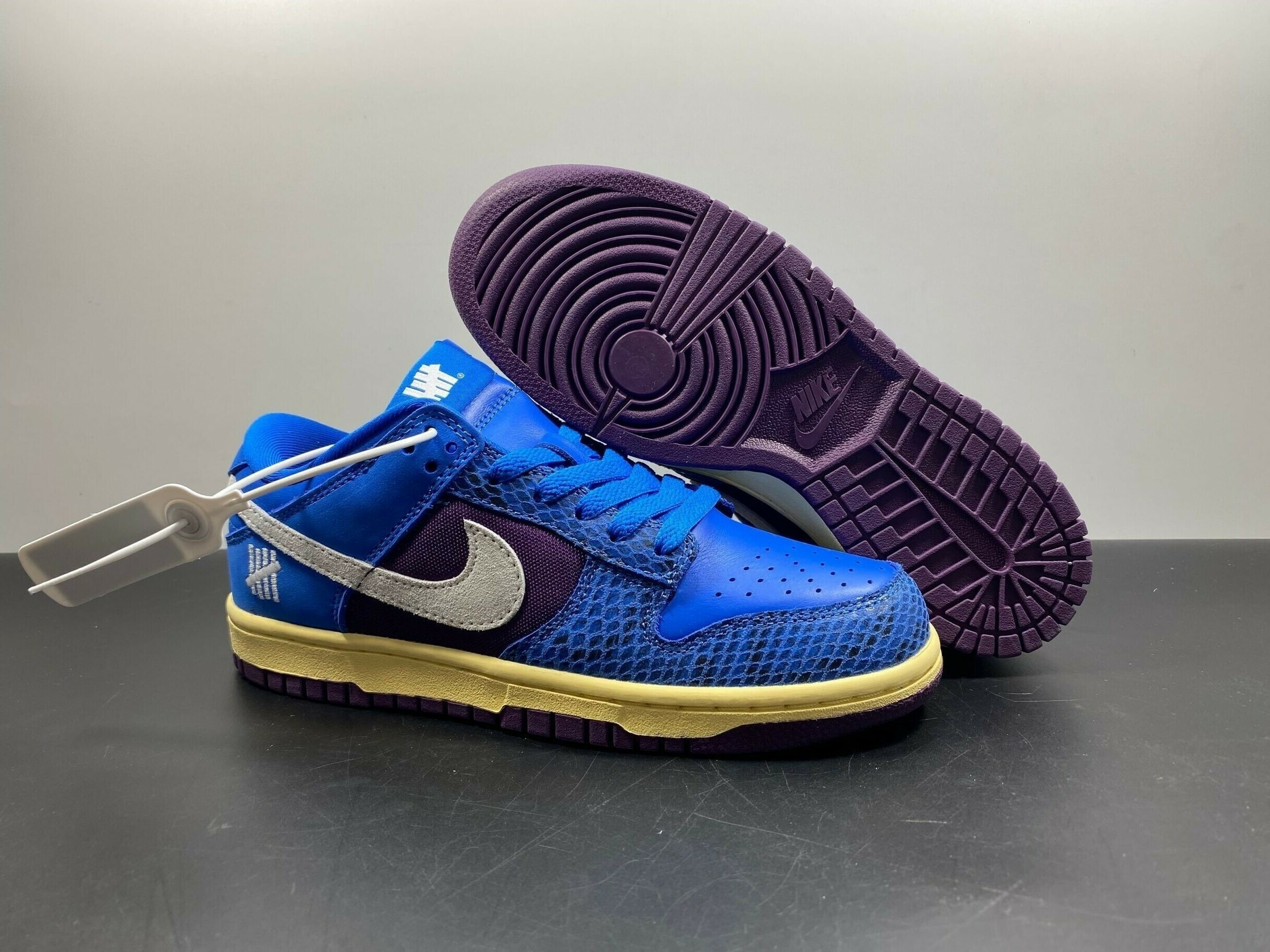 Nike SB Dunk Low Undefeated 5 On It - KelvinGift Store - Kelvingift