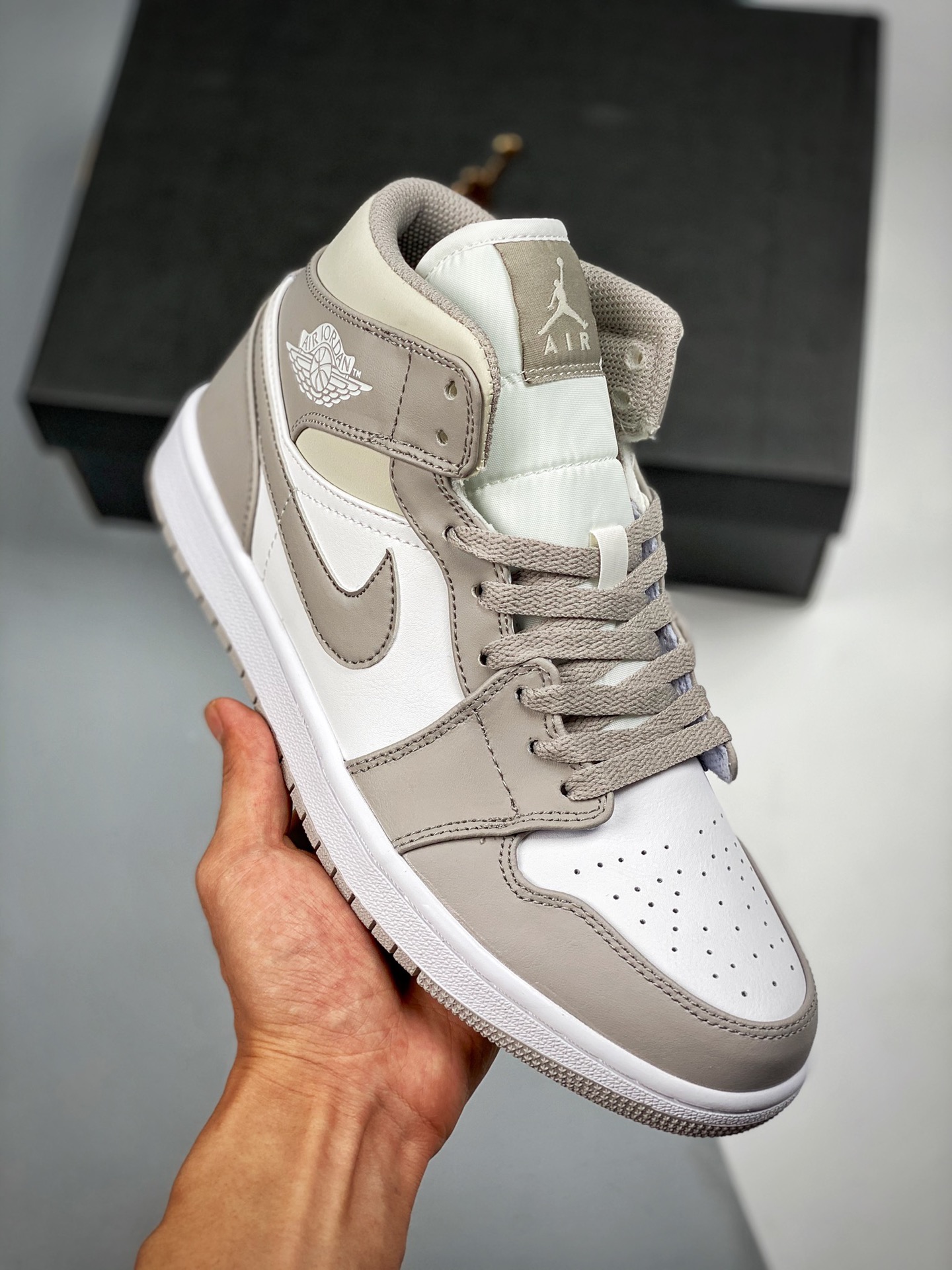 Air Jordan 1 Mid "Linen" - Kelvingift