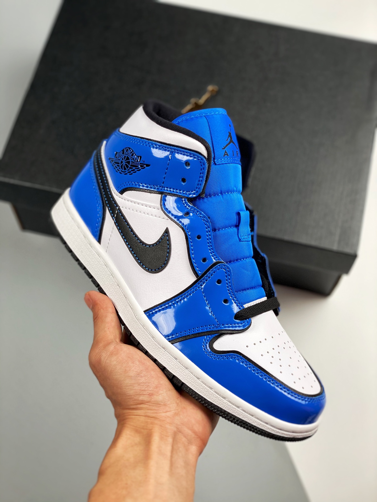Air Jordan 1 Mid "Signal Blue" - Kelvingift