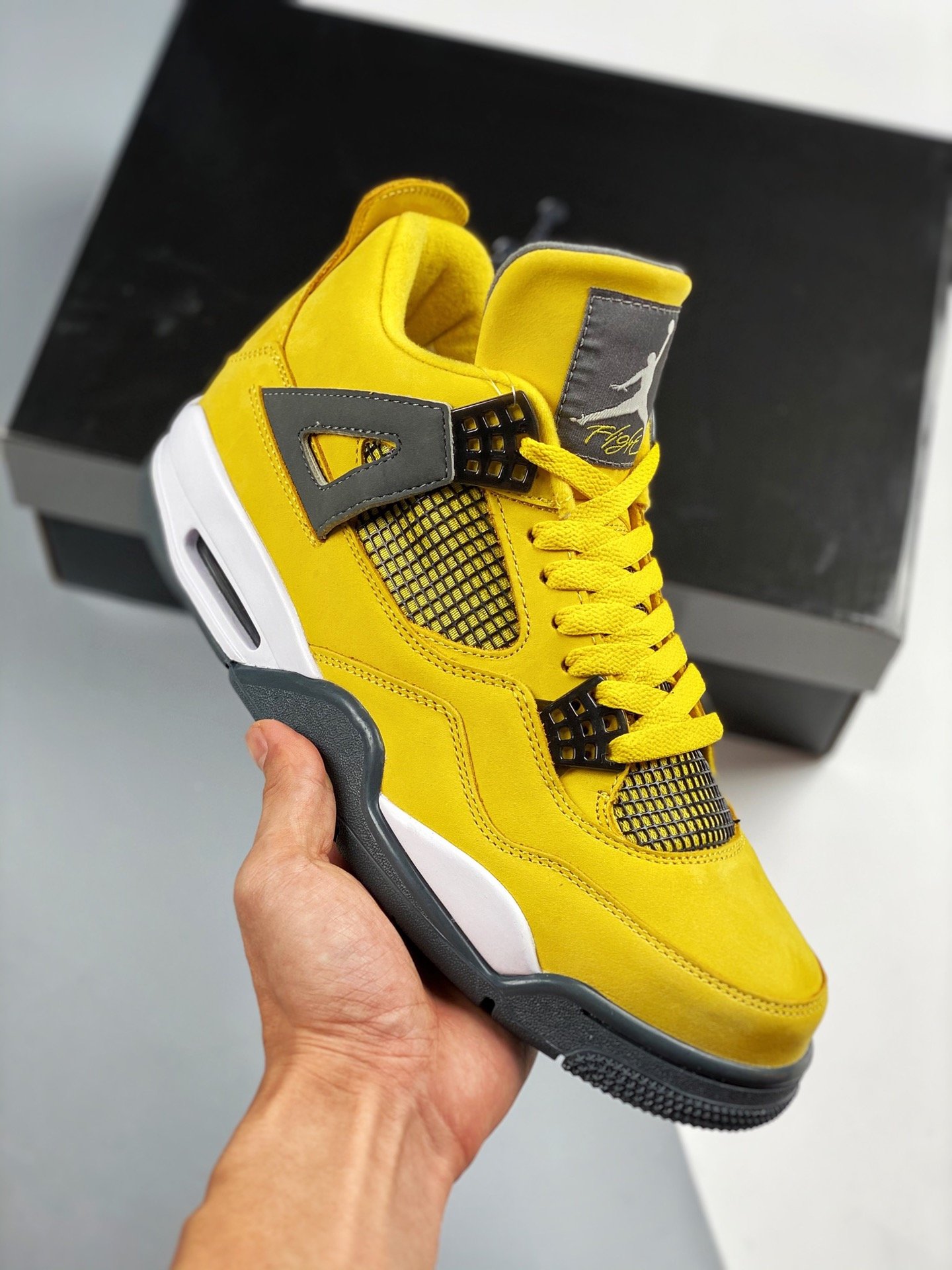 Air Jordan 4 Retro "Lightning" - Kelvingift