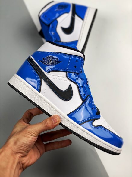 Air Jordan 1 Mid "Signal Blue" - Kelvingift